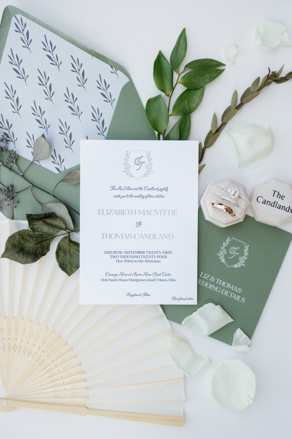 Digital vs Physical Invitations in the World of Weddings